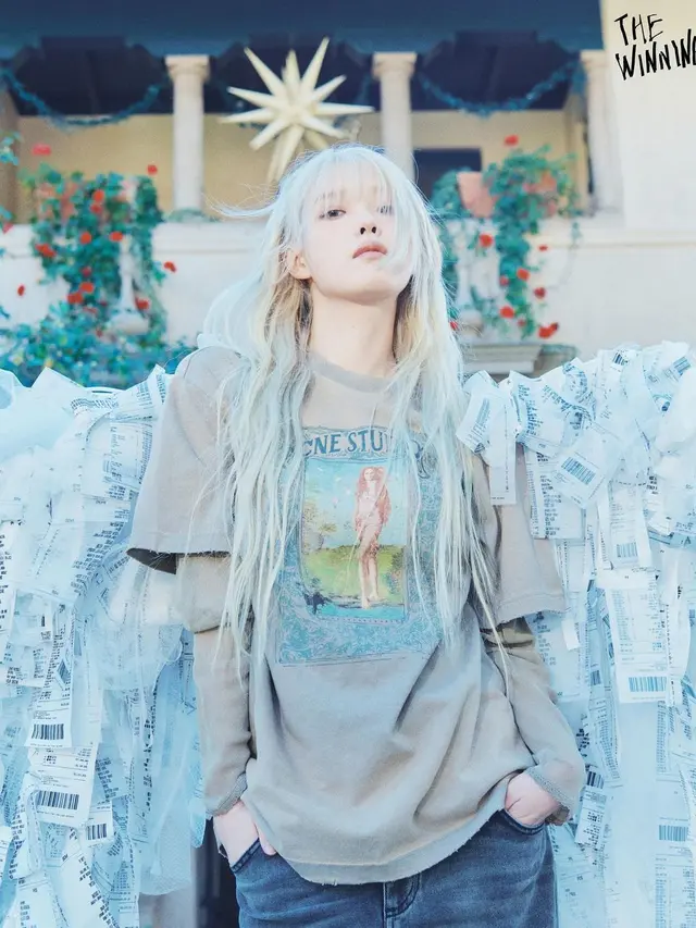 Gaya IU Ikut Tren Fesyen 'No Bra' untuk Sampul Album, Rambut Pirangnya ...