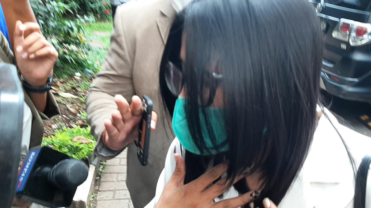 Dea OnlyFans Jalani Wajib Lapor Usai Jadi Tersangka Konten Pornografi ...