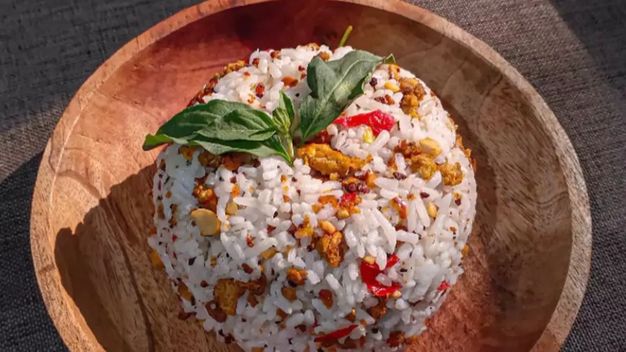 3 Resep Praktis Nasi Tutug Oncom Khas Sunda untuk Menu Akhir Pekan Keluarga - Lifestyle Liputan6.com