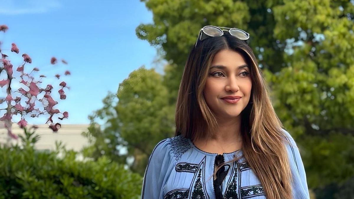 7 Potret Terbaru Sarah Azhari yang Pilih Tinggalkan Karier dan Menetap ...