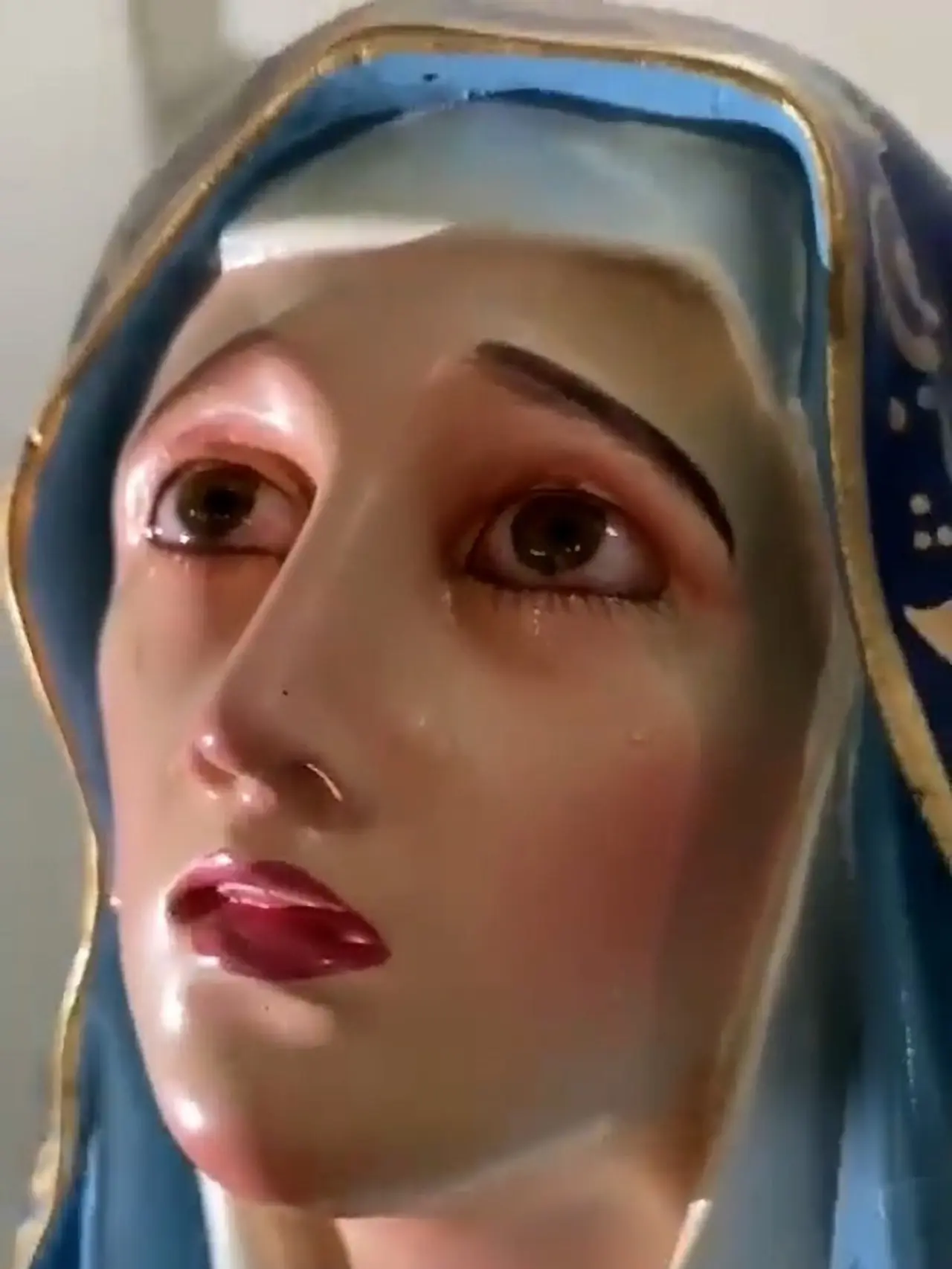 Viral Video Patung Bunda Maria Ini Bikin Pengunjung Gereja Kaget ...