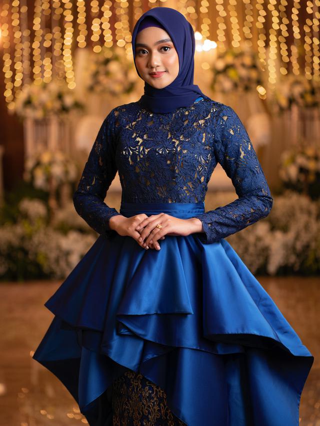 9 Model Gamis Brokat Modern Kombinasi Kain Satin Silk yang Elegan ...