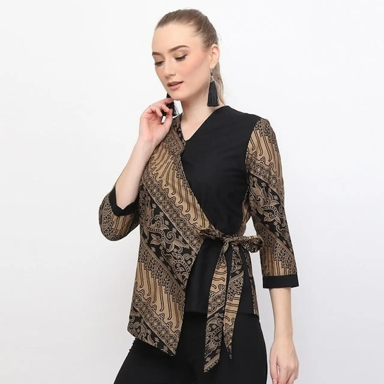 6 Model Baju Batik Elegan dan Mewah 2025, Tampil Stylish - Hot Liputan6.com