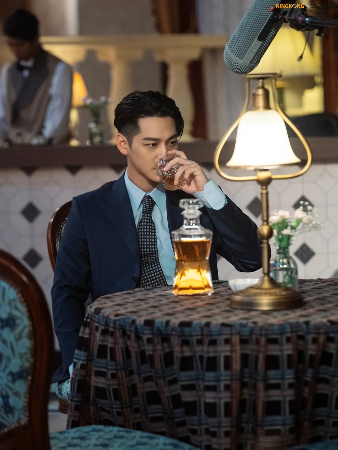 7 Gaya Karismatik Kim Bum di Drama Tale of the Nine Tailed 1938, Curi ...