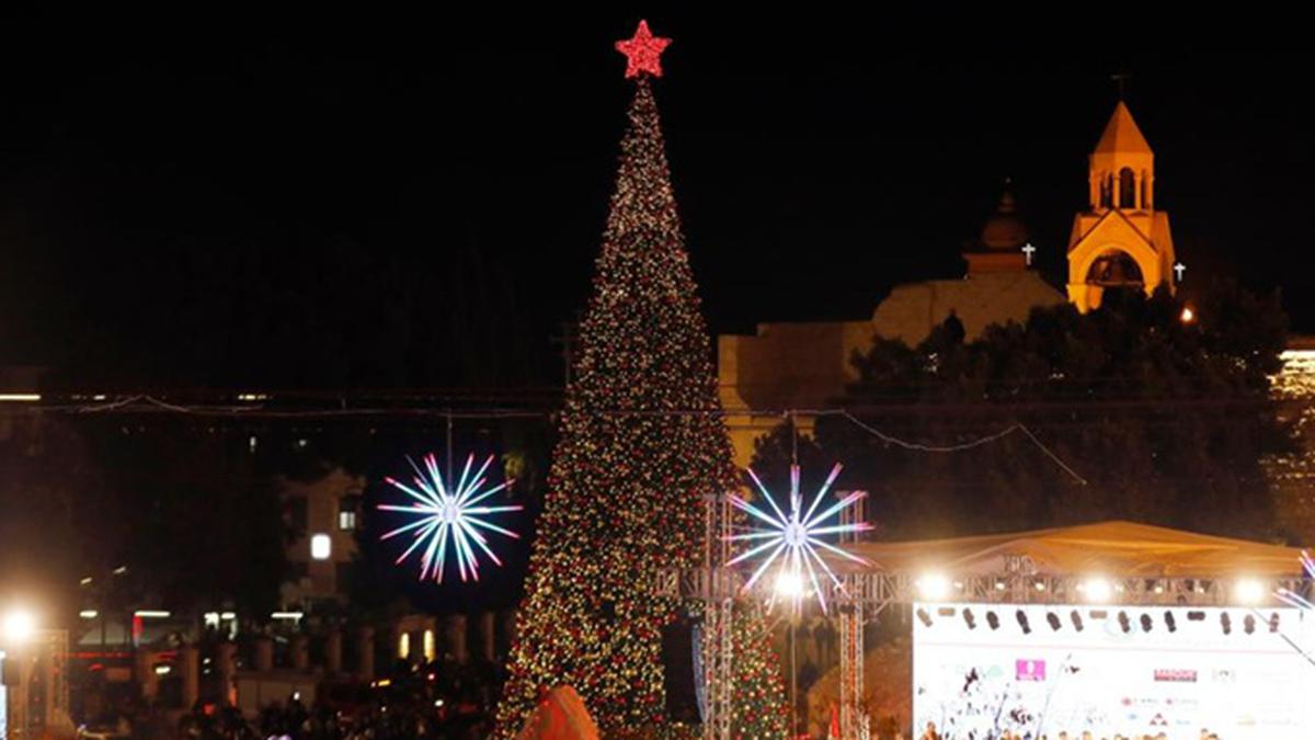 Pohon Natal di Betlehem Kembali Menyala untuk Pertama Kalinya Sejak ...