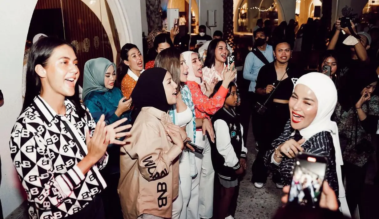 Potret Arisan 'Sultan' Geng Cendol, Namanya Keluar Nia Ramadhani Joget dan Nyanyi - Photo Fimela.com