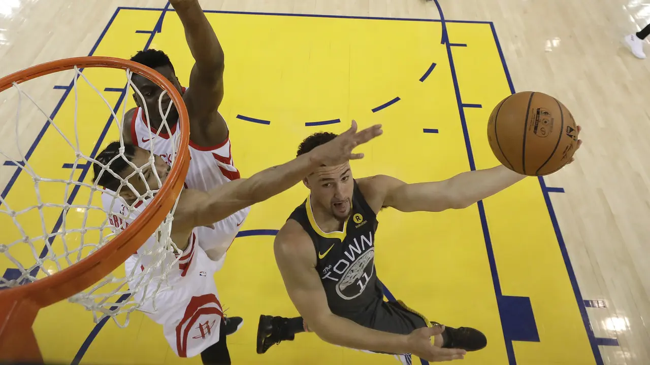 Mengenal Lay Up dalam Olahraga Basket dan Cara Melatihnya - Ragam Bola.com