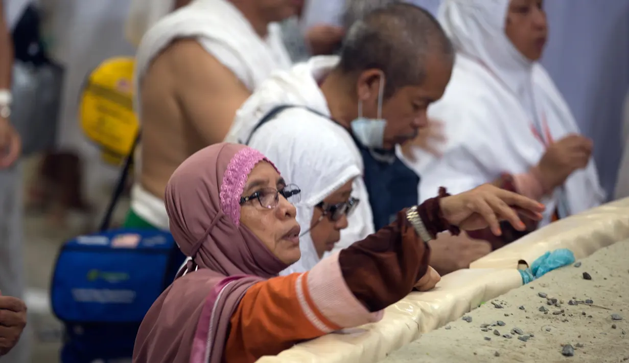 PHOTO: Melihat Suasana Lempar Jumrah di Mina - Foto Liputan6.com