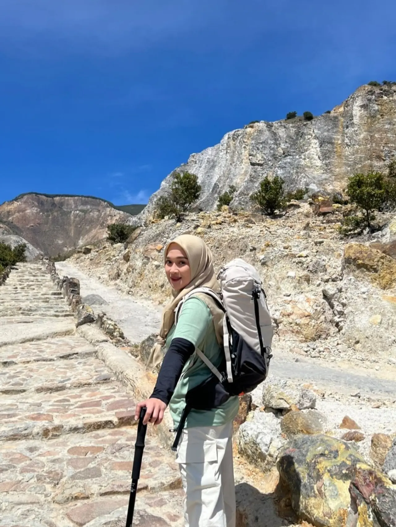 8 Potret Ririe Fairus Ajak Dua Anaknya Naik Gunung, Nikmati Keindahan ...