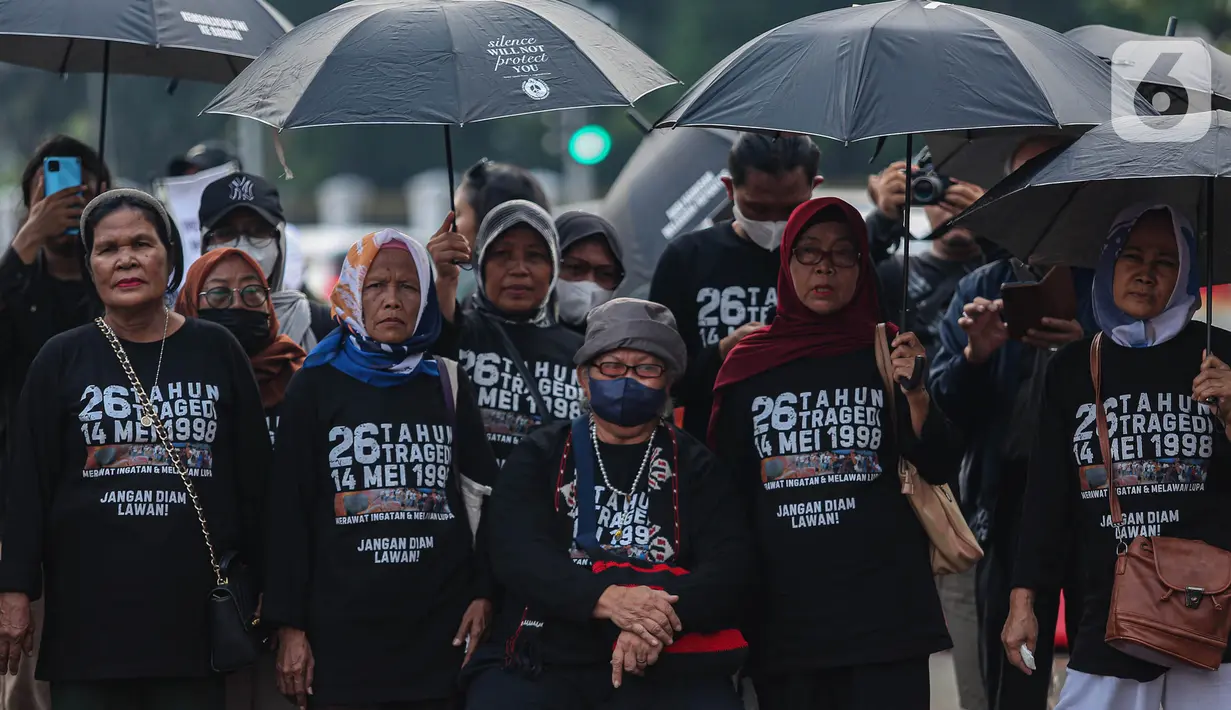 Aksi Kamisan ke-815 Rawat Ingatan Tragedi Mei 1998 - Foto Liputan6.com