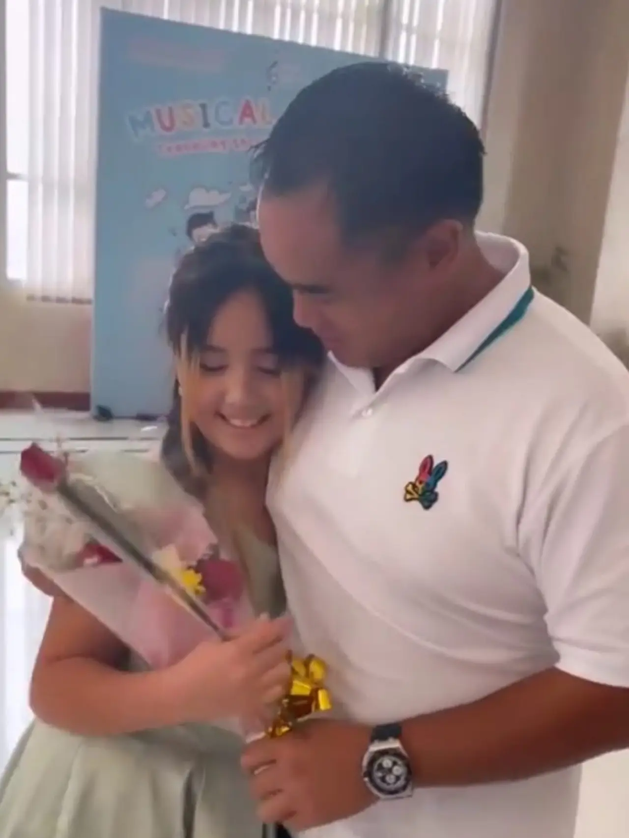 6 Potret Mikhayla Anak Nia Ramadhani Pakai Gaun, Dipuji Bak Princess - Hot Liputan6.com