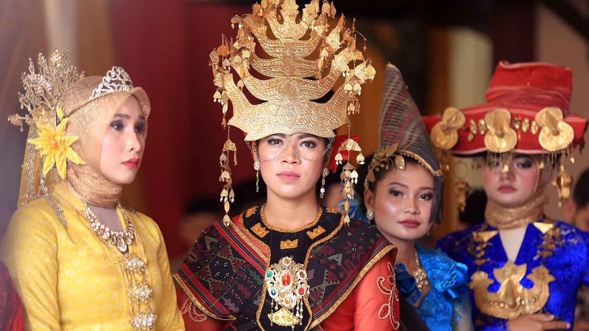 Nama Lengkap Kahiyang Setelah Menyandang Marga Siregar - Regional ...