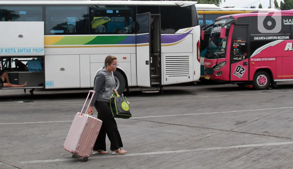 Jelang Nataru, Terminal Kelideres Alami Lonjakan Pemudik - Foto ...