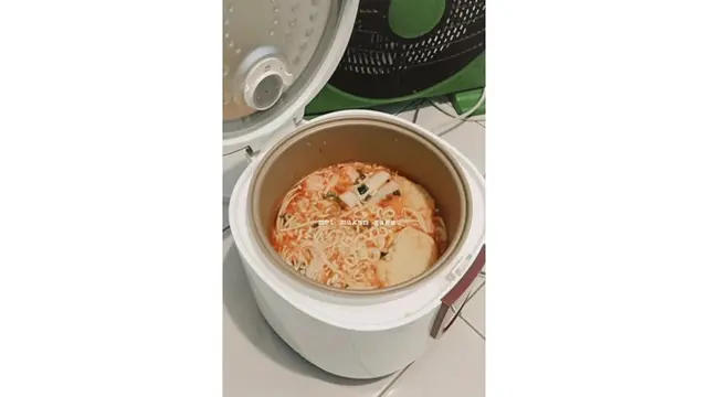 6 Cara Masak Pakai Rice Cooker ala Anak Kos Ini Kreatif Banget - Hot ...