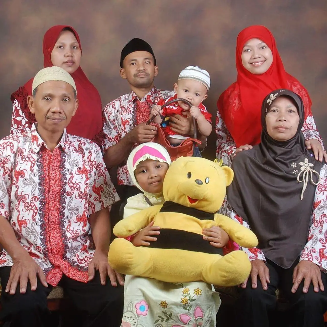 6 Potret Hangat Kebersamaan Raeni dengan Orangtuanya, Sosok yang ...