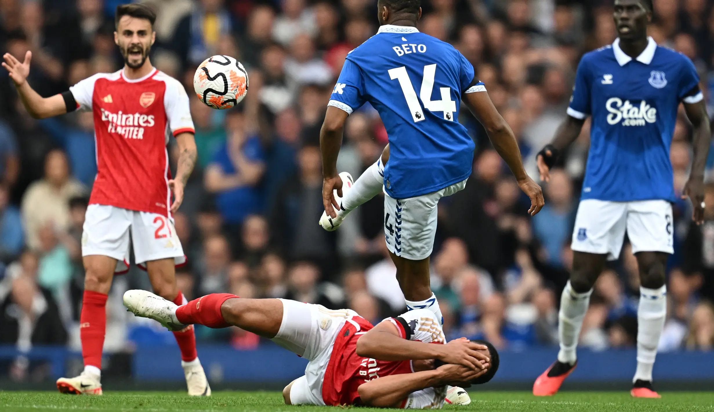 Gol Tunggal Leandro Trossard Pastikan Kemenangan Arsenal Vs Everton - Foto Liputan6.com