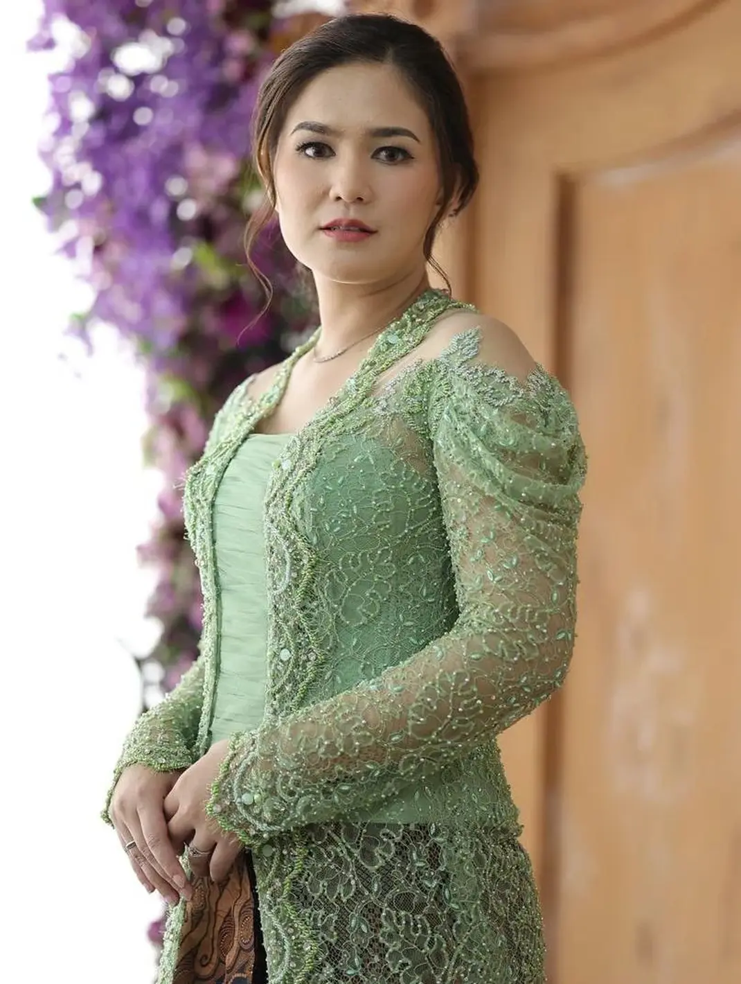 8 Model Kebaya Modern untuk Pernikahan hingga Acara Kenegaraan dari ...