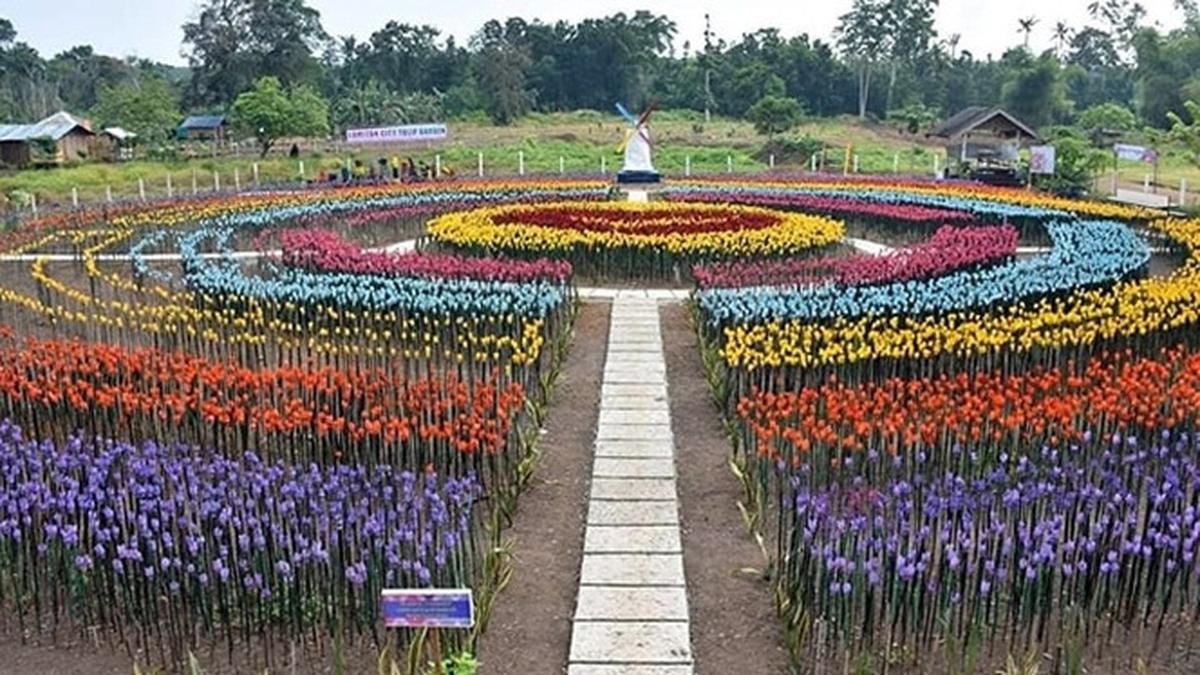 Unik, Kota Ini Ubah Sampah Plastik Jadi Taman Bunga yang Sangat ...