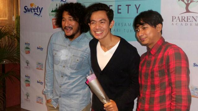 Mulai Tampil Sendiri-Sendiri, Trio Bajaj Bubar? - ShowBiz Liputan6.com