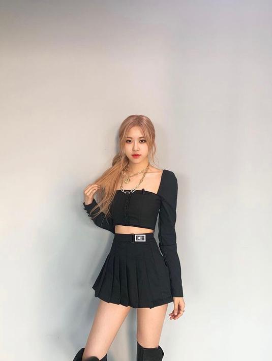 9 Inspirasi Hair Style Rose BLACKPINK, Cocok Buat Rambut Panjang ...