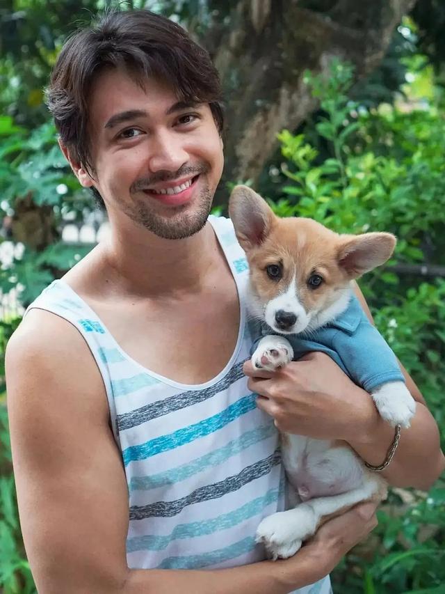 Hampir Kepala Empat, Ini 7 Potret Hessel Steven Tampil Brewokan dan Tetap Awet Muda - Hot ...