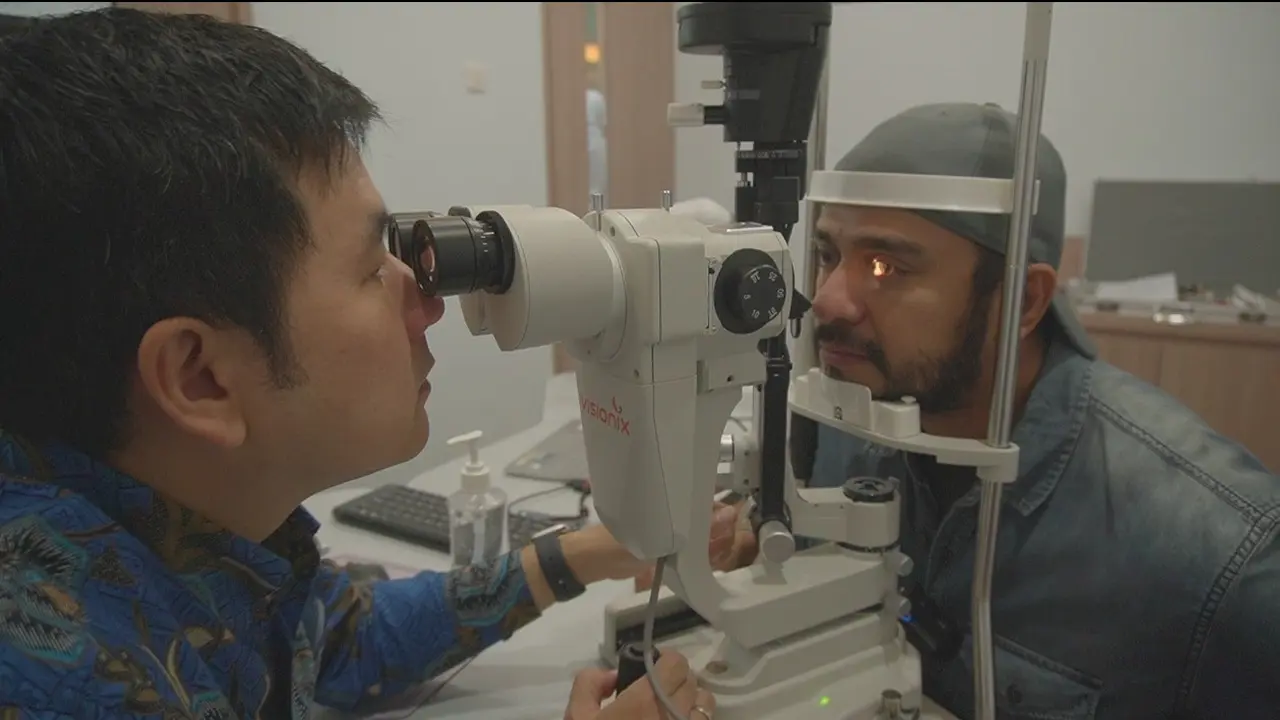 Pandangan Berbayang dan Tidak Fokus, Aktor Ali Zainal Alami Mata Minus ...