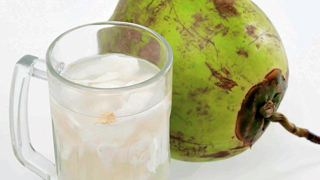 8 Manfaat Air Kelapa untuk Wanita, Kurangi Rasa Nyeri Haid dan Sehatkan Ibu Hamil - Hot Liputan6.com