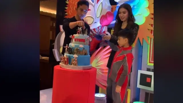 Rayakan Ulang Tahun Jan Ethes Bertema Ultraman, Sepatu Gibran ...