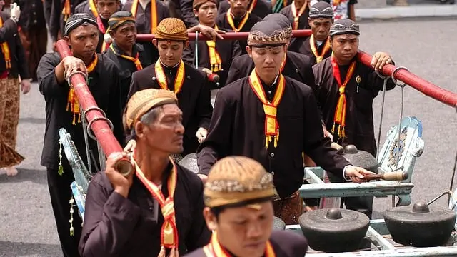 11 Contoh Tembang Macapat, Pahami Guru Gatra, Guru Wilangan, dan Guru ...