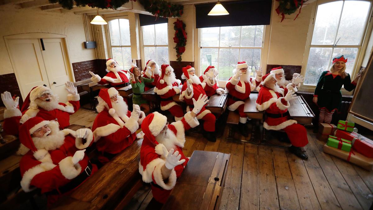 PHOTO: Melihat Ministry of Fun Santa School, Sekolah Untuk Jadi Santa ...