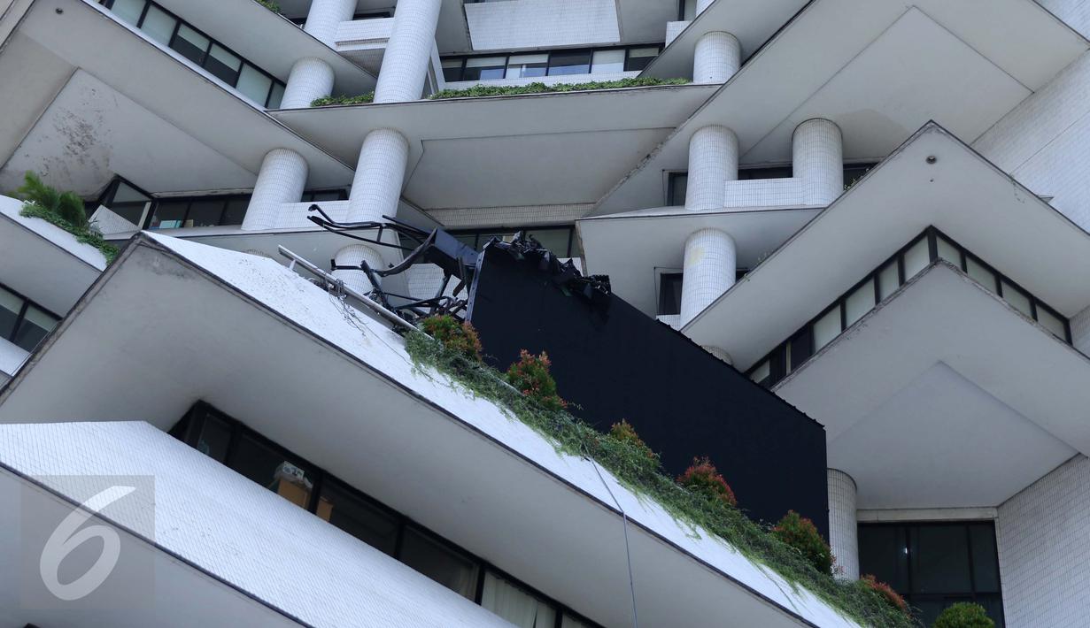 Begini Kondisi Gondola yang Jatuh dari Lantai 23 Gedung Intiland - Foto ...