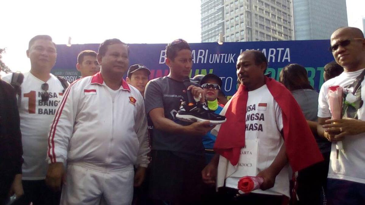 Sandiaga Uno Launching Sepatu OK OCE