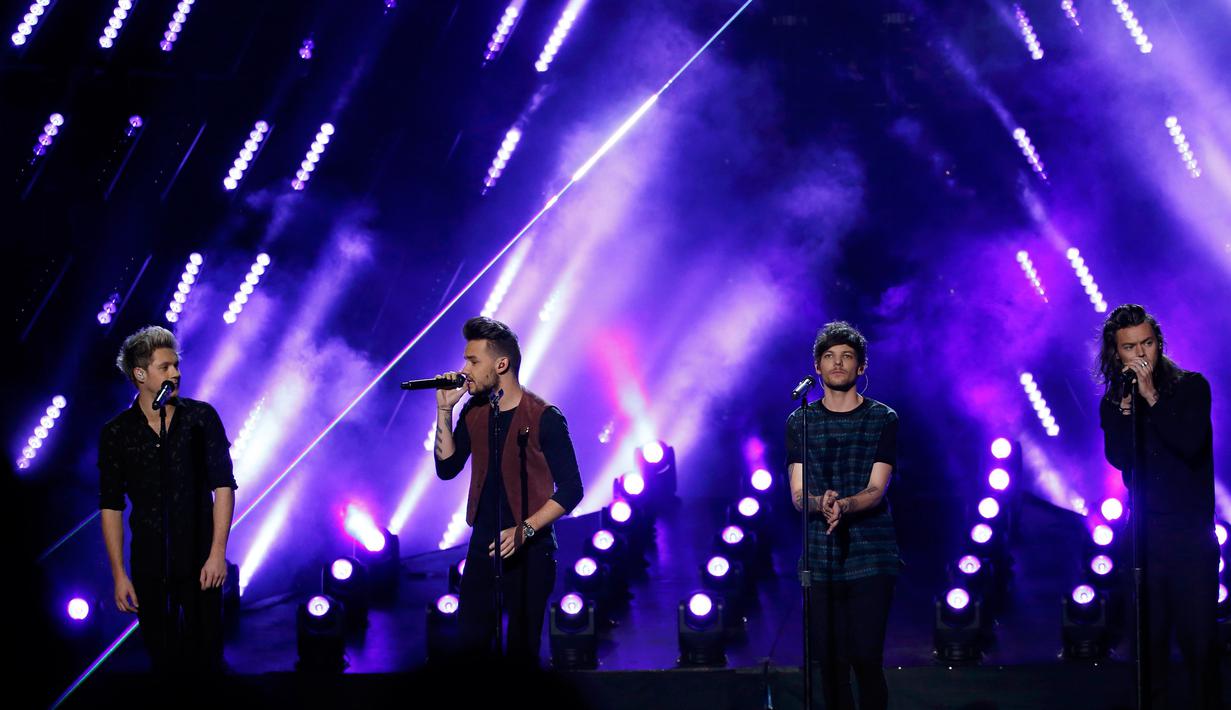 One Direction Tampil Sempurna Pada AMA 2015 - Foto Liputan6.com