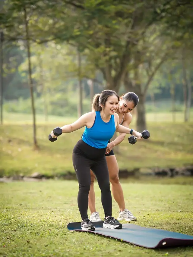 7 Potret Gritte Agatha Nge-Gym di Tempat Outdoor Saat Hamil, Segera ...