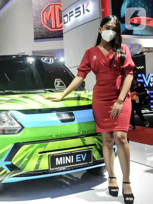 Pesona SPG Cantik Hiasi Indonesia International Motor Show 2023 - Foto ...