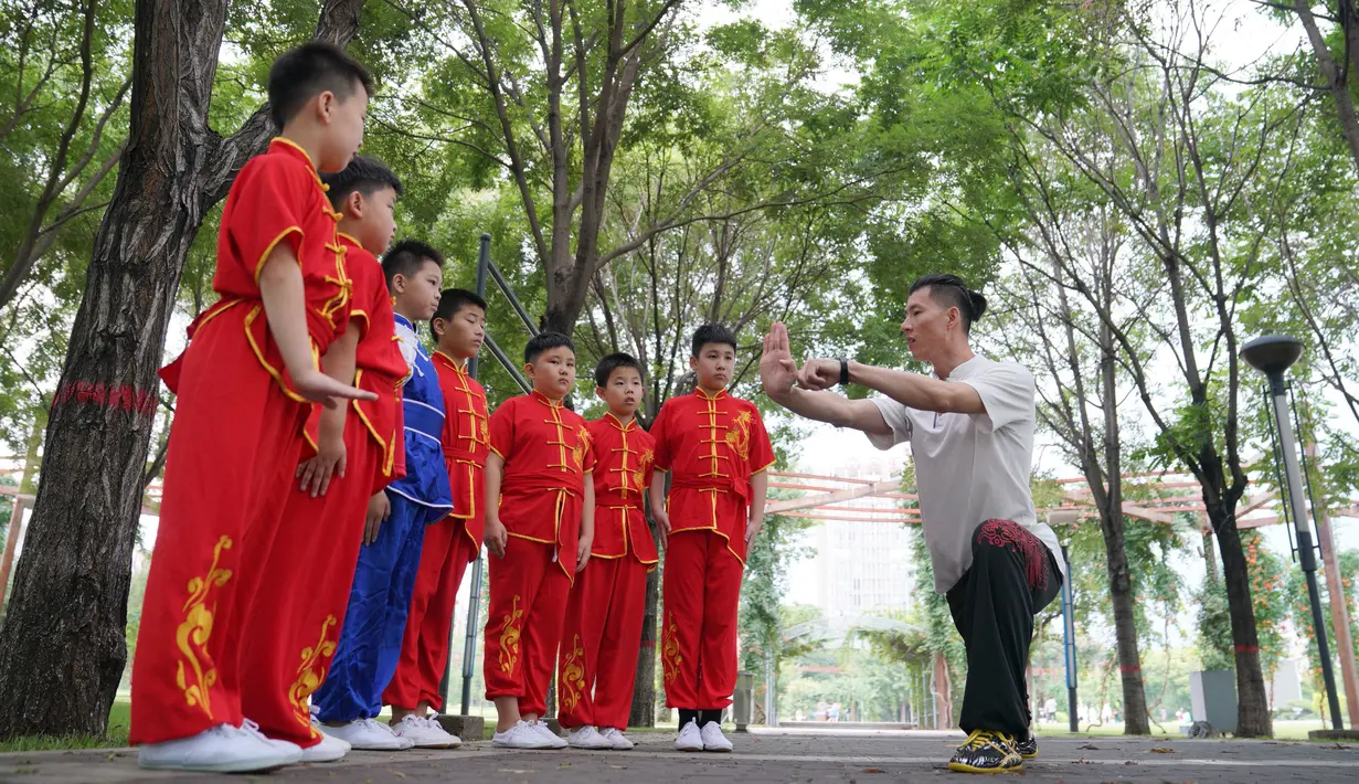 FOTO: Isi Waktu Libur dengan Berlatih Seni Bela Diri di Hebei - Foto ...