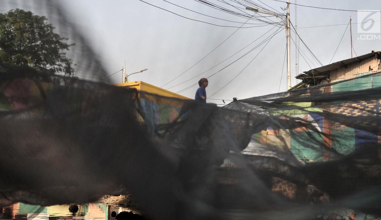 FOTO: Kurangi Bau Tak Sedap, Pemprov DKI Jakarta Kembali Pasang Waring ...