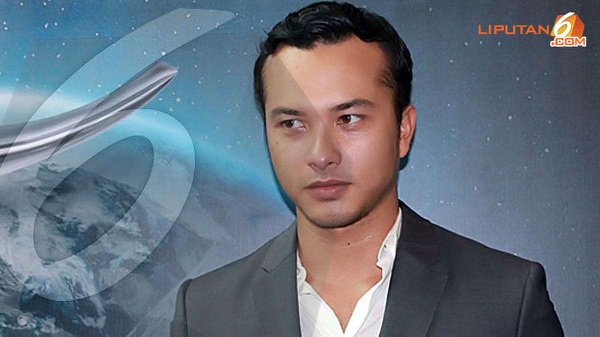 Nicholas Saputra Malas Berlibur Bareng Keluarga - ShowBiz Liputan6.com