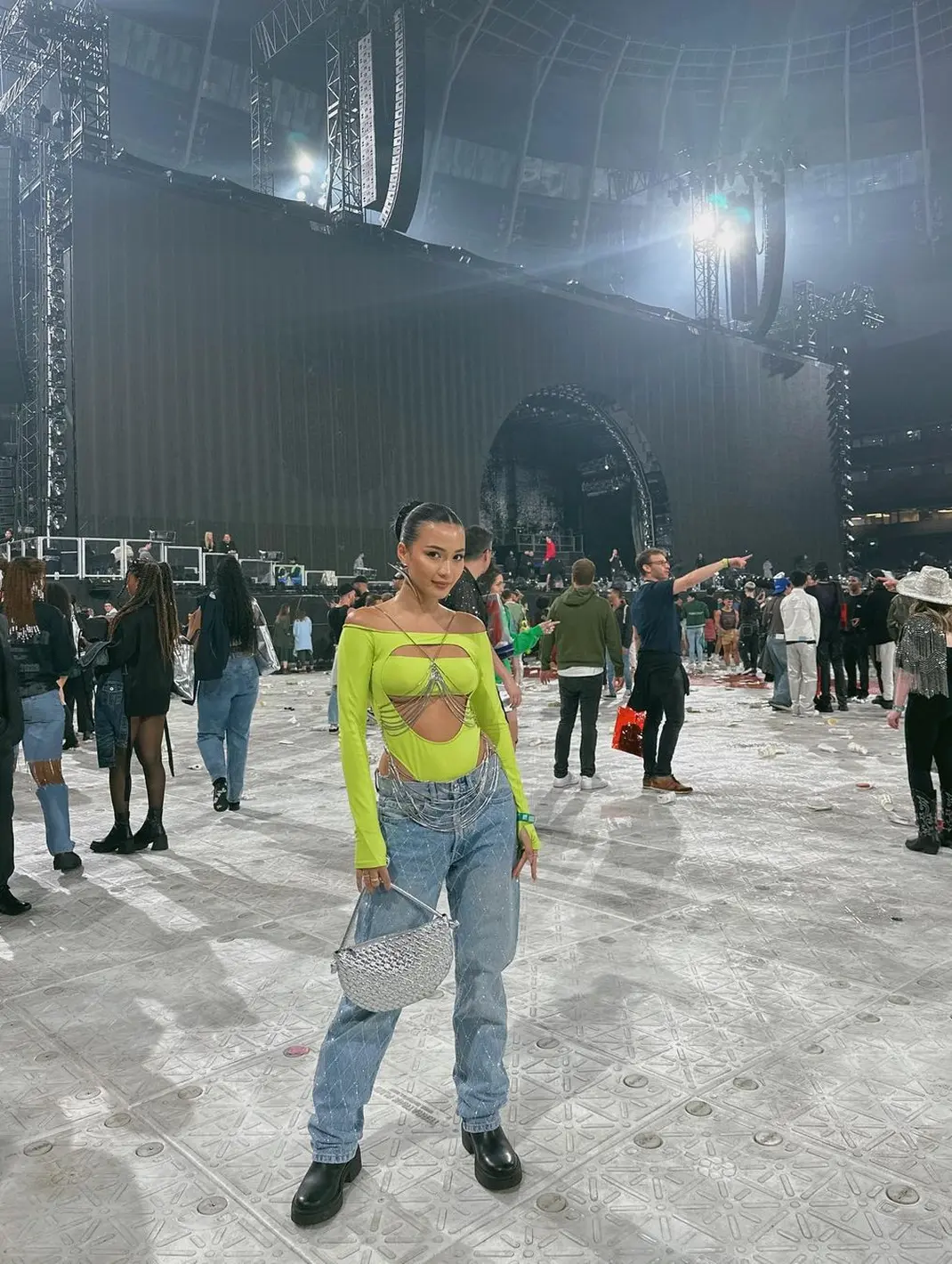 8 Adu Gaya Public Figure Nonton Konser Tur Renaissance Beyoncé, Enzy ...