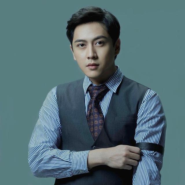 6 Potret Adhyra Yudhi dan Chico Andreas, Dua Vokalis Baru Band Yovie ...