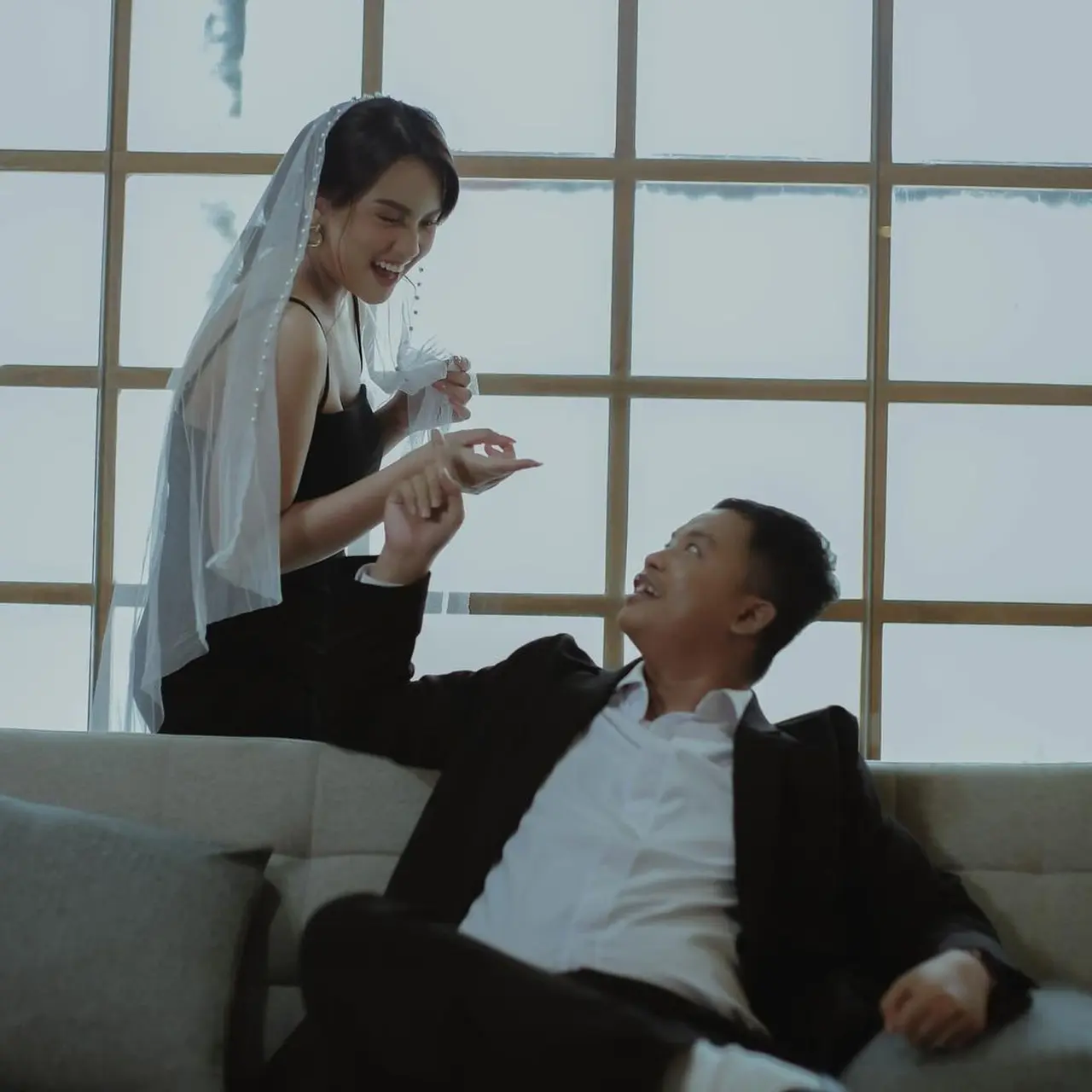 6 Potret Prewedding Dustin Tiffani dan Ditha yang Seru, Segera Menikah ...