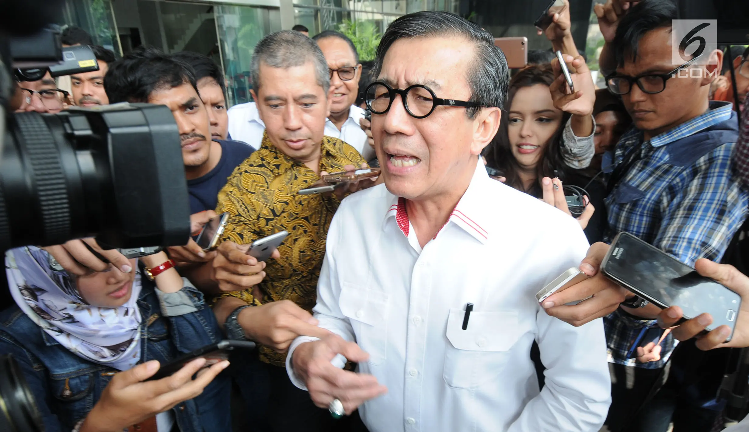 FOTO: Ekspresi Menkumham Yasonna Laoly Usai Diperiksa KPK - Foto Liputan6.com