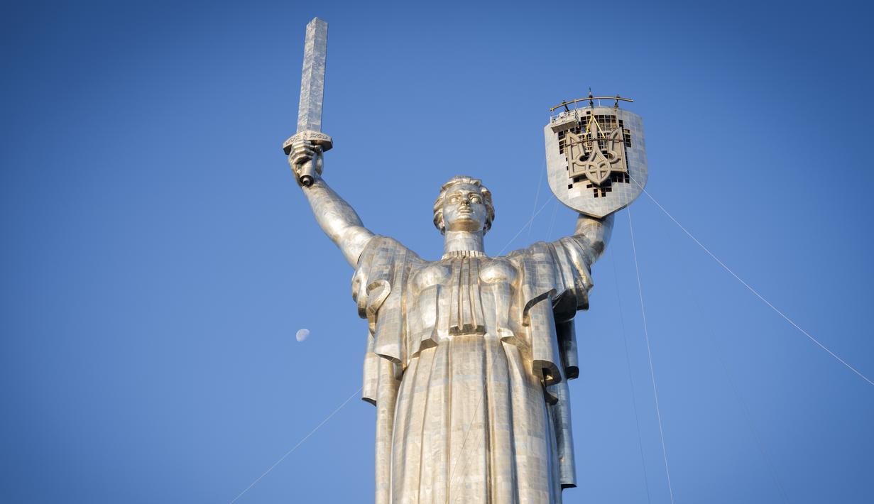 Ukraina Ganti Palu dan Arit Soviet dengan Trisula di Monumen Kyiv yang ...