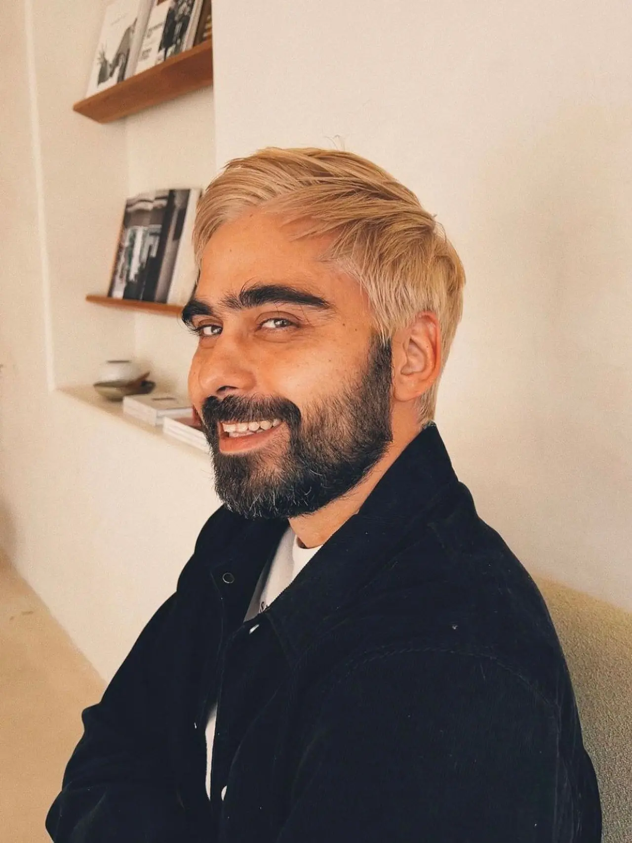 Jarang Tersorot, Berikut Potret Adam Sinclair Adik Ipar BCL yang Punya ...