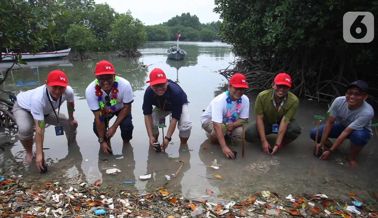 FOTO: Aksi Sosial JMI dan IFG Bantu Anak Nelayan - Foto Liputan6.com