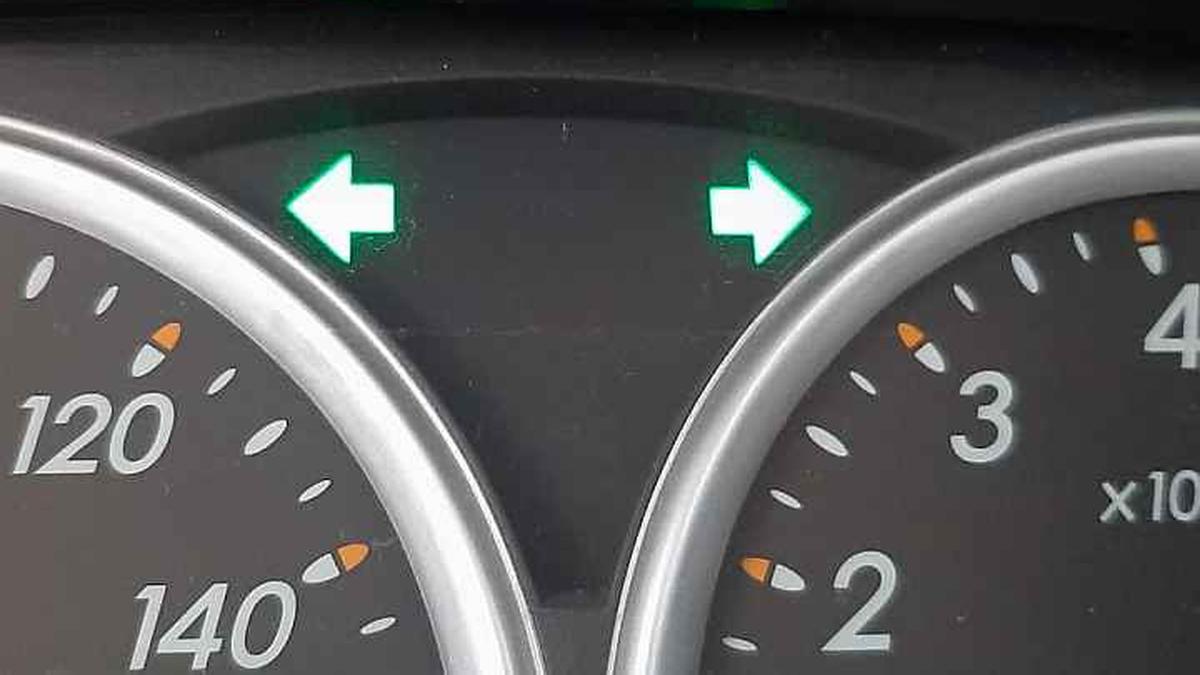 Buat yang Belum Tahu, Ini 5 Fungsi Lampu Hazard untuk Keselamatan