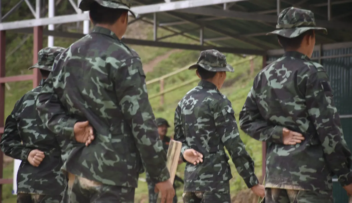 FOTO: Intip Kelompok Pemberontak Myanmar Latihan Militer - Foto ...