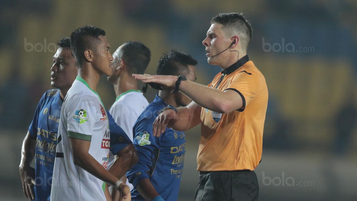 Liga 1 2020 Resmi Menggunakan 2 Teknologi yang Membantu Kinerja Wasit ...