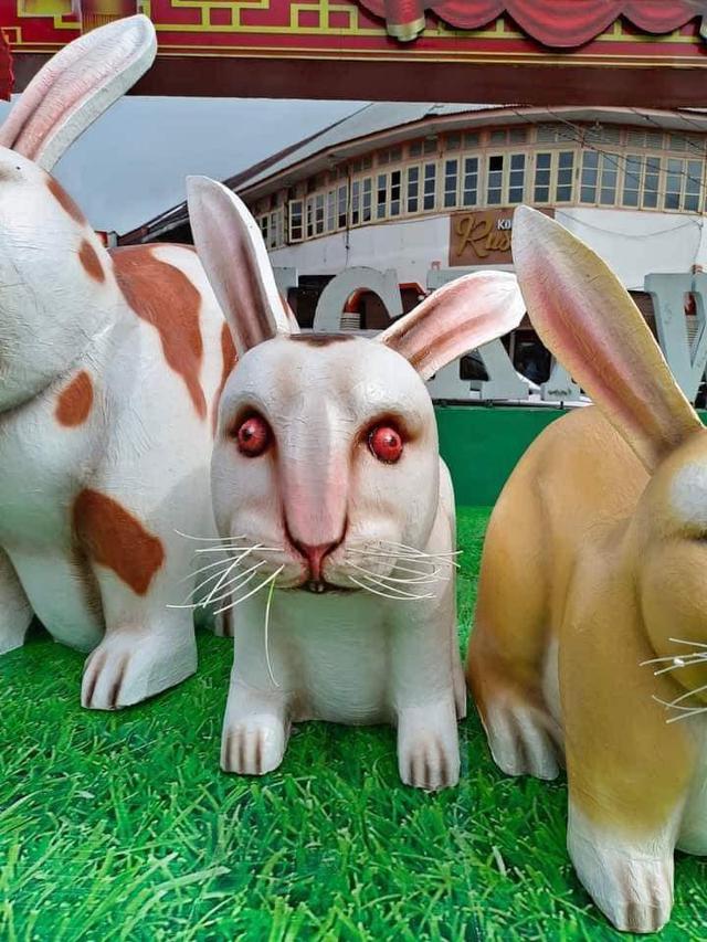 6 Potret Patung Kelinci yang Absurd, Bentuknya Jauh dari Kata Lucu ...