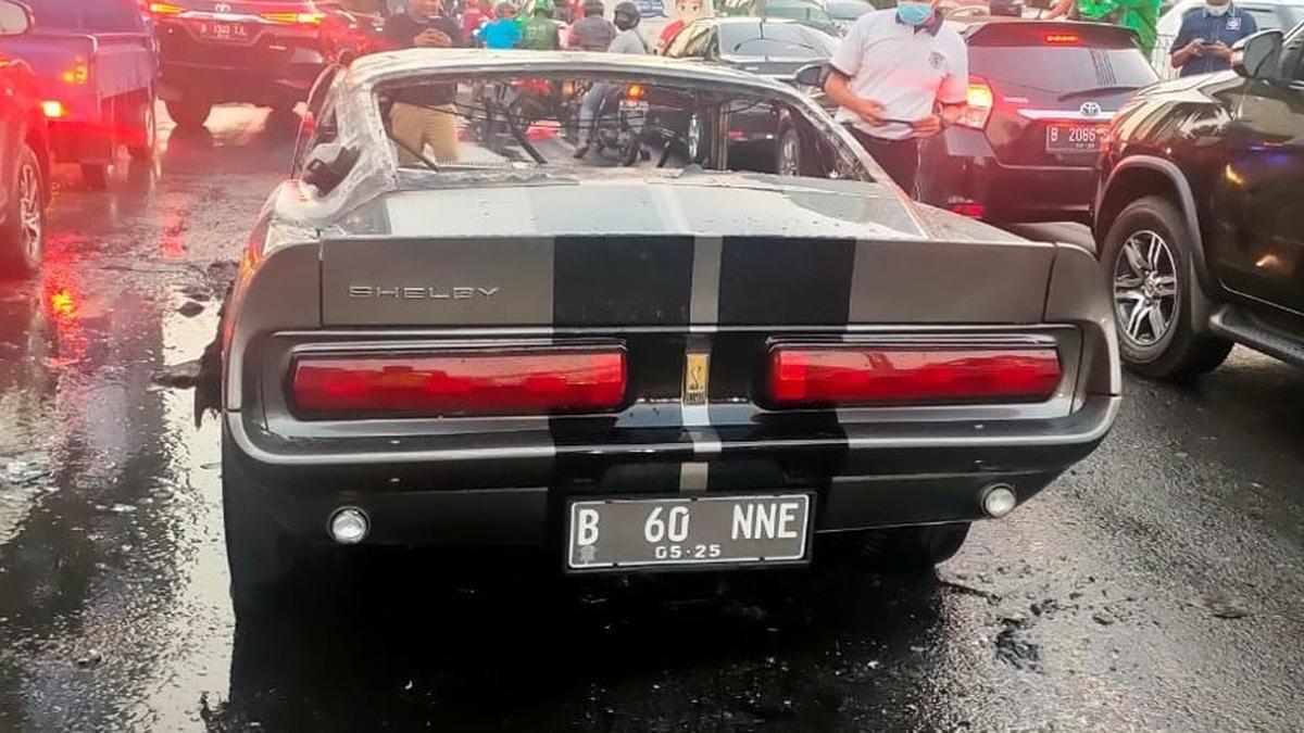 Muscle Car Klasik Terbakar di Jakarta, Intip Spesifikasi Replika Ford ...